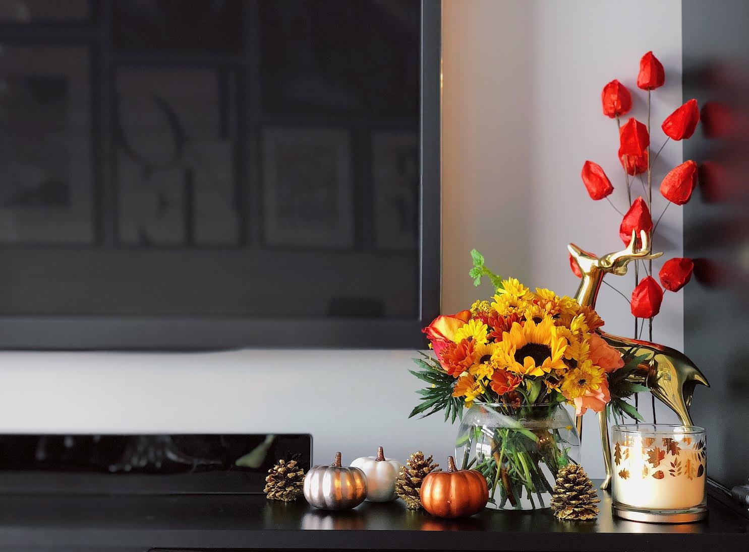 Contemporary fall decor & festivities